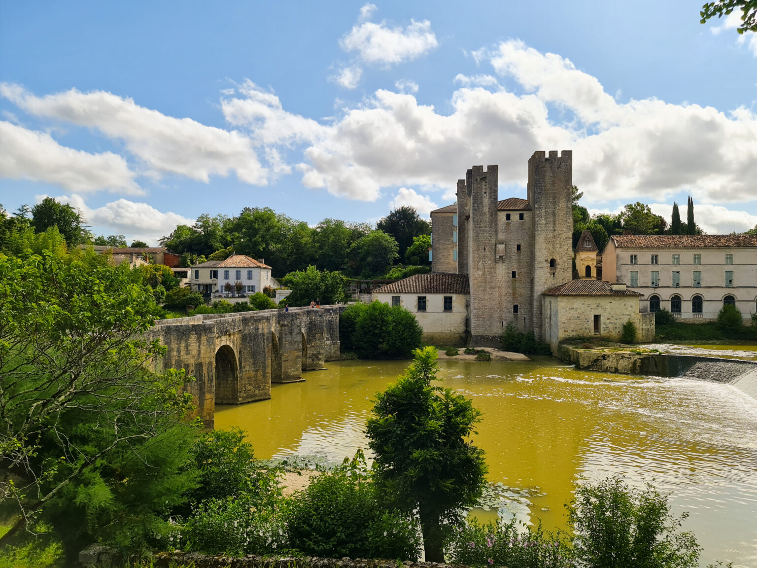 Circuit touristique en Lot et Garonne en voiture, en van ou à moto