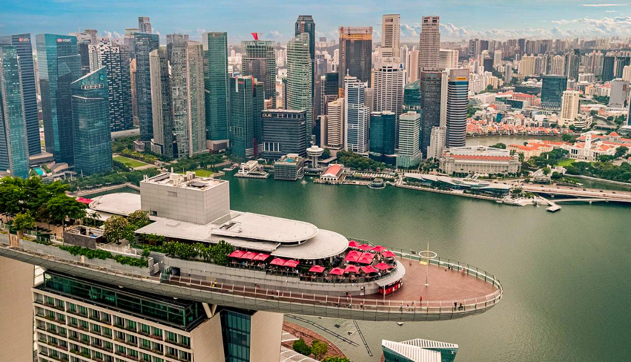 Are there any neighborhoods or areas to avoid in Singapore?